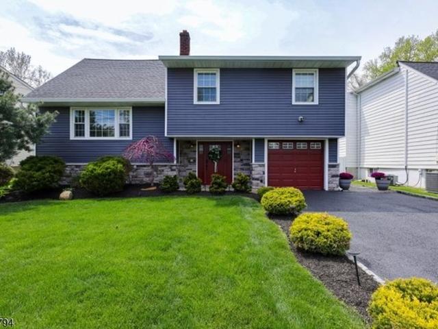 14 Dorset Dr, Kenilworth, NJ 07033
