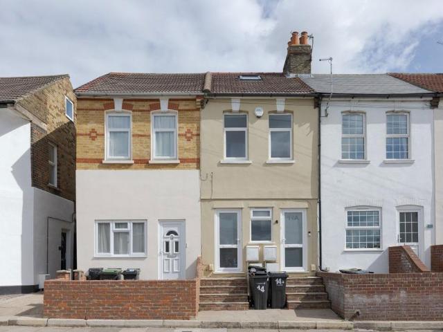 14 Dover Road East, Gravesend 1 bed flat to rent £1,150 pcm £265 pw