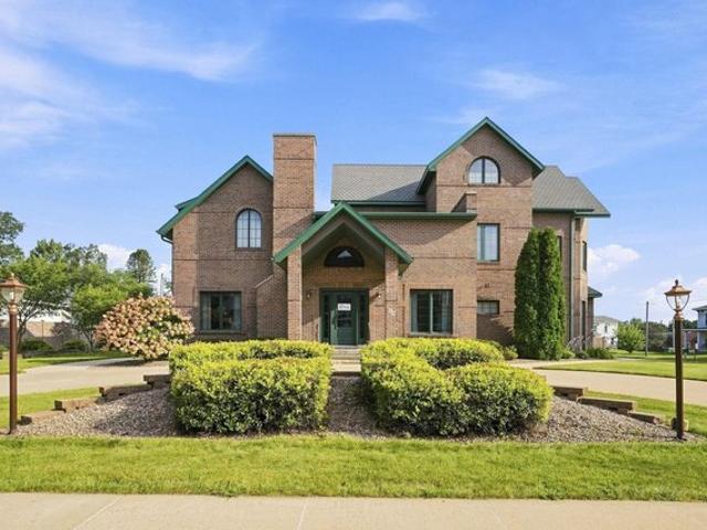 14 E Hale St, New Hampton, IA 50659