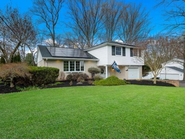 14 E Rambler Dr, Holland, PA 18966