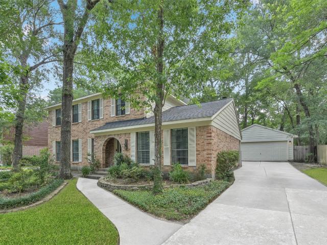 14 E Wandering Oak Drive