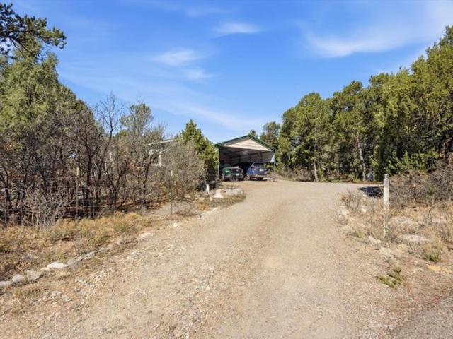14 Easy St, Tijeras, NM 87059