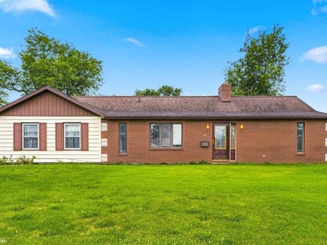 14 Edgeland Dr, Marshalltown, IA 50158