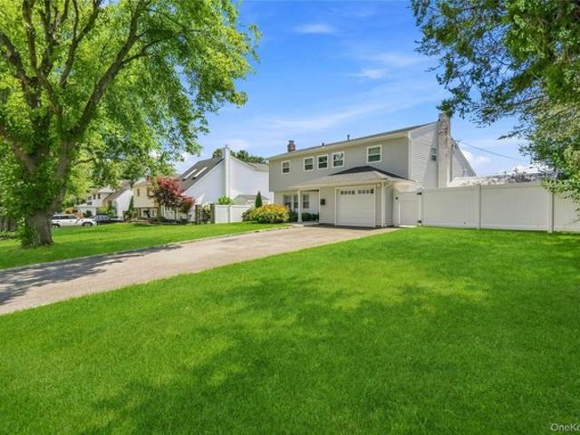 14 Elder Dr, Commack, NY 11725
