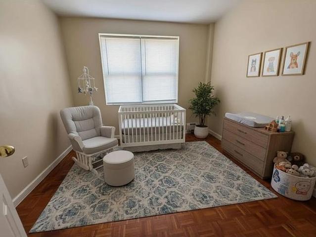 14 Elk St, Hempstead, NY 11550