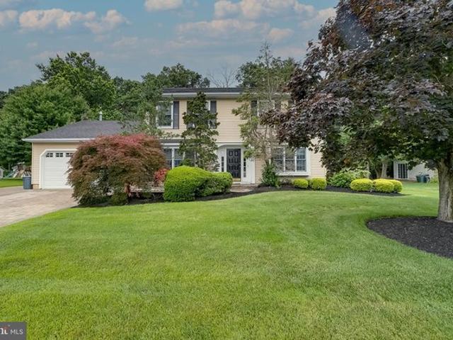 14 Elsinore Dr, Hainesport, NJ 08036