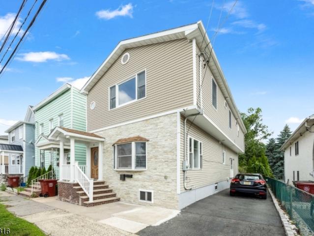 14 Essex St