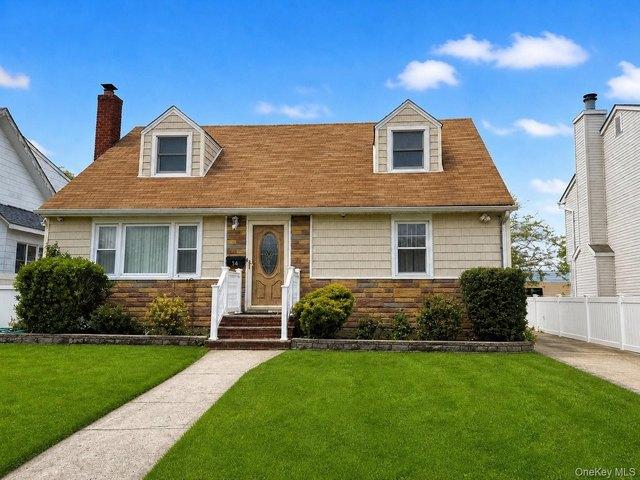 14 Evans Ave, Albertson, NY 11507
