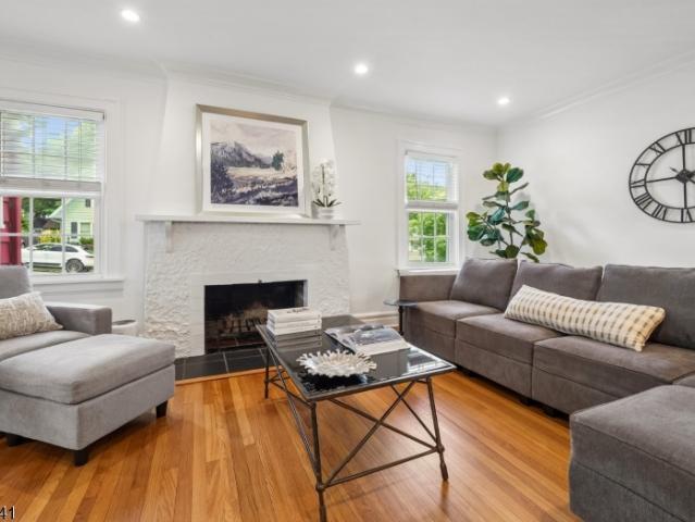 14 Evergreen Pl