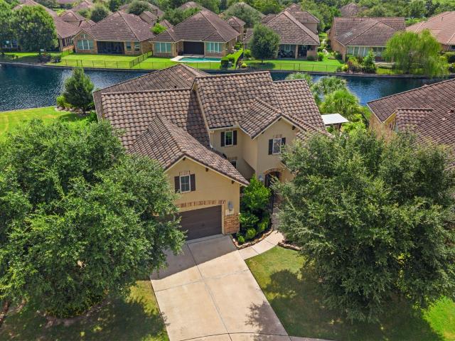 14 Fair Bluff Court