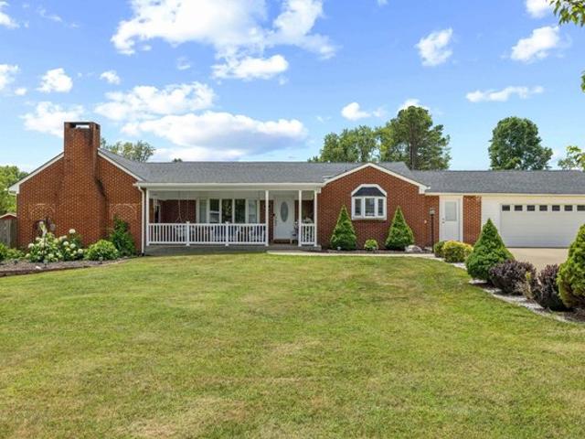 14 Featherstone Dr, Lyndhurst, VA 22952