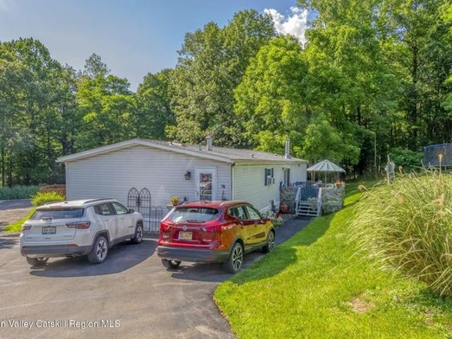 14 Forest Dr, Port Ewen, NY 12466