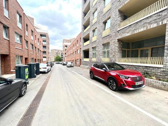 14 Frogley Park, Barking IG11 1 bed flat to rent £1,600 pcm £369 pw