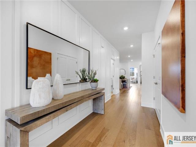 14 Galerie Court