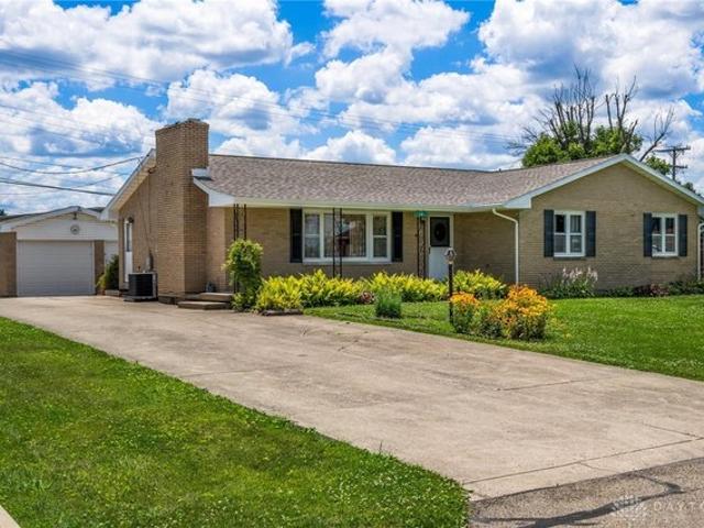 14 Greeneview Dr, Jamestown, OH 45335
