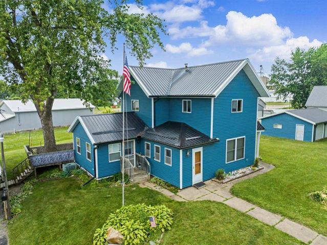 14 Greene St, Walker, IA 52352