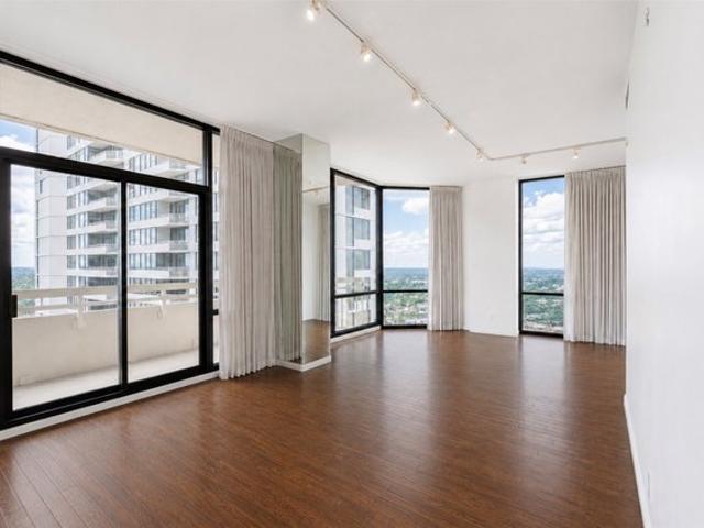 14 Greenway Plz Unit 19P, Houston, TX 77046