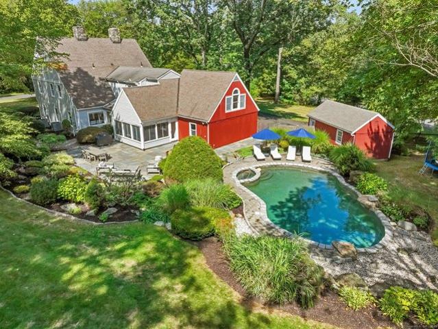 14 Guardhouse Dr, Redding, CT 06896