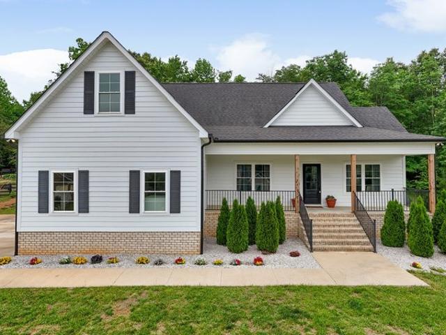 14 Hemlock Cir, Burns, TN 37029