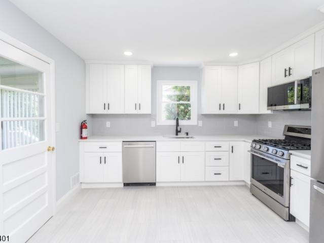 14 Hemlock Rd