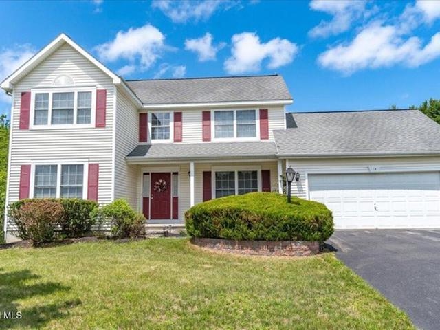 14 Heather Dr, Clifton Park, NY 12065