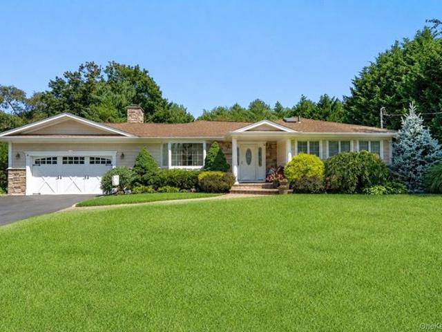 14 Hickman St, Syosset, NY 11791