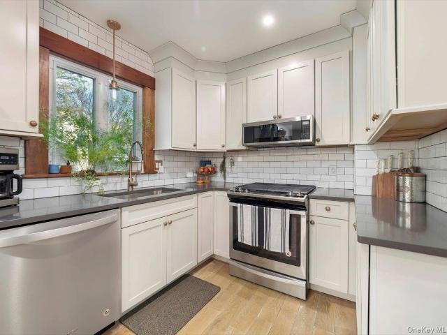 14 Hillside Avenue