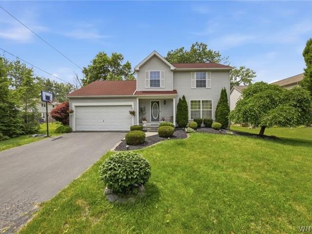 14 Hitching Post Ln, Buffalo, NY 14228