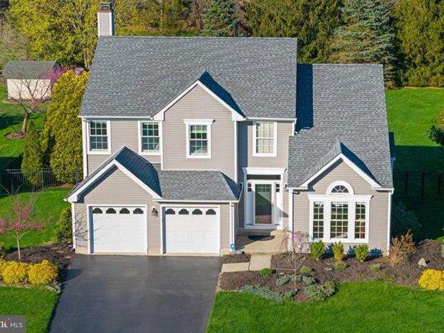 14 Honeysuckle Dr, Robbinsville, NJ 08691