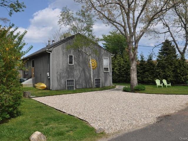 14 Hoover Ct, Montauk, NY 11954