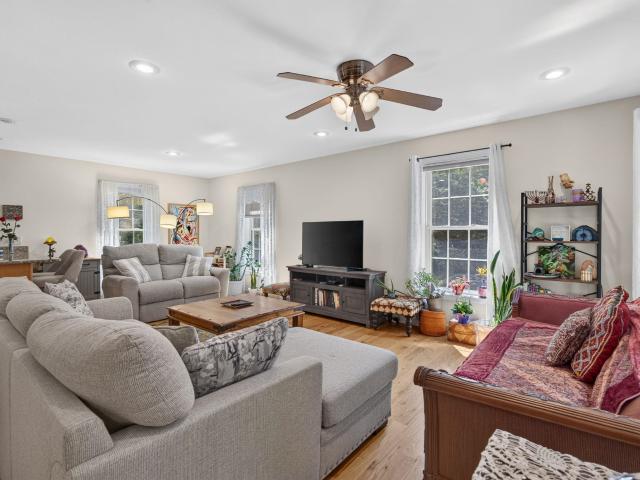 14 Holton Circle