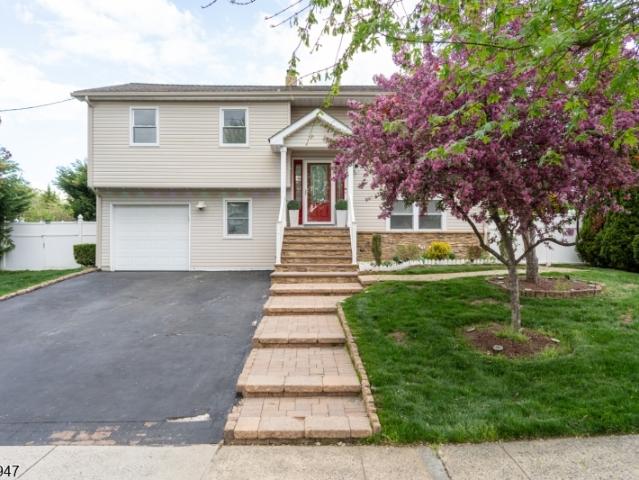 14 Hopatcong Dr