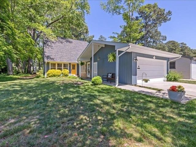 14 Huguenot Rd, Newport News, VA 23606