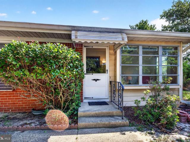 14 Independence Parkway E