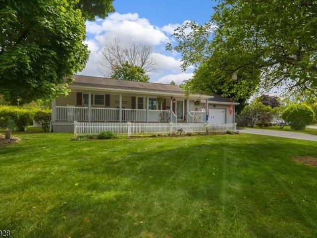 14 Justine Pl, Roxbury Township, NJ 07876