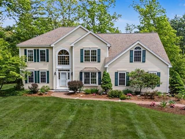 14 Karolina Ln, Bedford, NH 03110