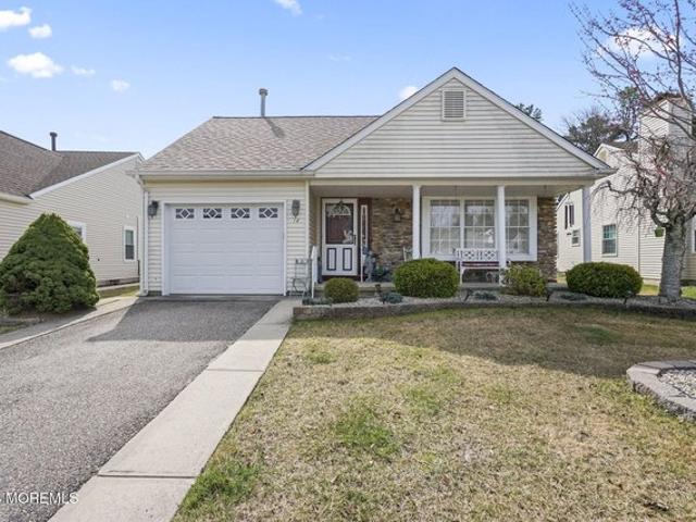 14 Kendal Dr, Toms River, NJ 08757