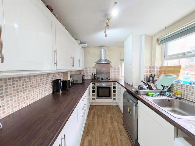 14 Lace Street, Dunkirk, NG7 2JT 4 bed house to rent £2,080 pcm £480 pw