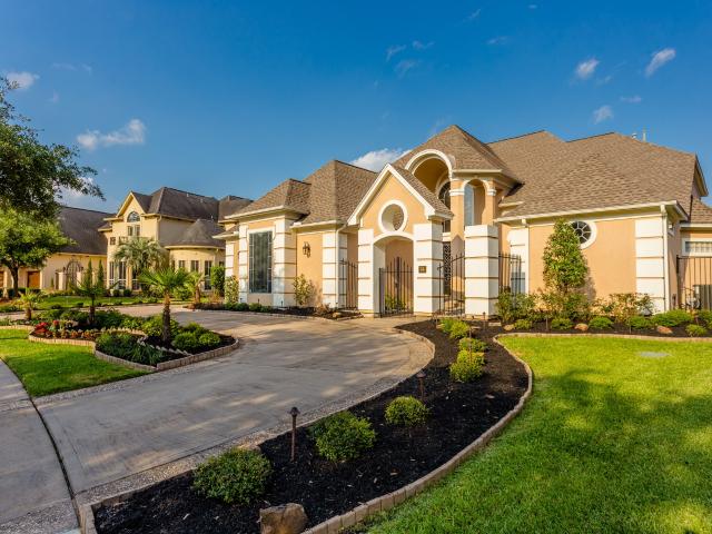 14 Lake Mist Court