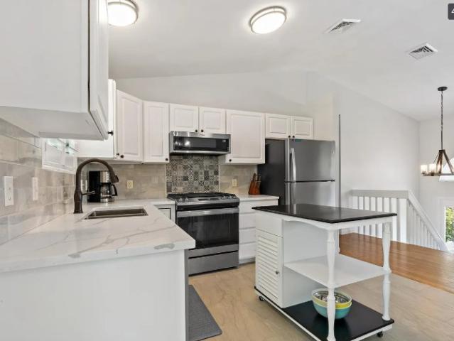 14 Lakeview Drive