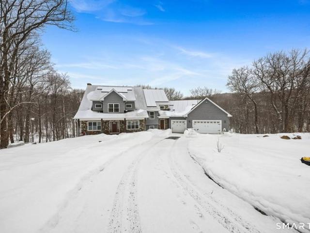 14 Laurelwood Dr, New Fairfield, CT 06812