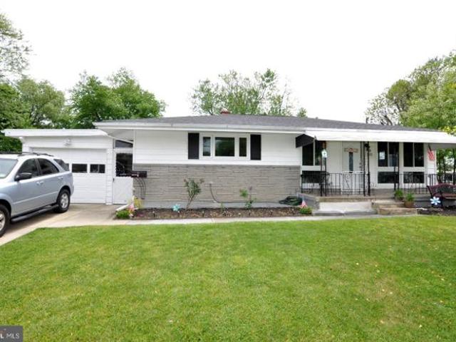14 Laurie Way, Burlington, NJ 08016
