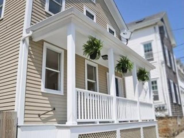 14 Lee Ave, Newport, RI 02840