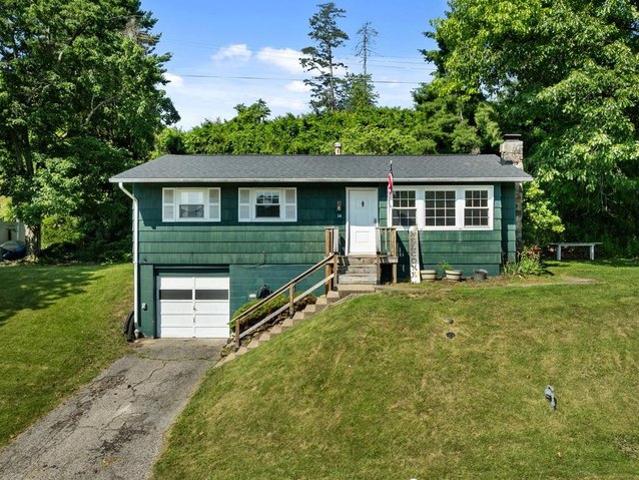 14 Lee Dr, Wheeling, WV 26003