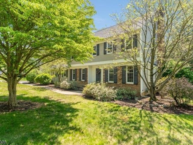 14 Lexington Rd, Clinton Township, NJ 08801