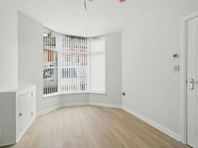 14 Lisburn Avenue, Belfast, BT9 7FX