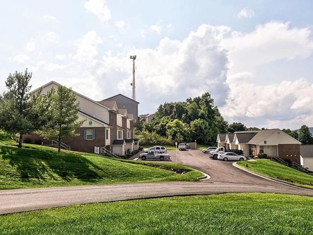 14 Madeline Cir, Morgantown, WV 26508