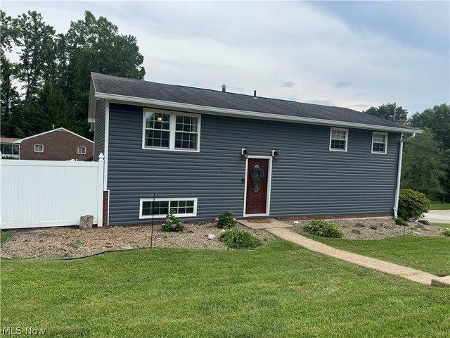 14 Maple Dr, Williamstown, WV 26187