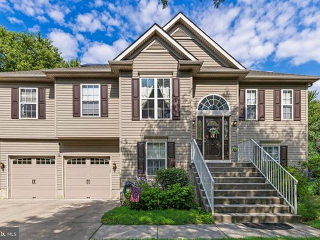 14 Maple Leaf Dr, Mullica Hill, NJ 08062