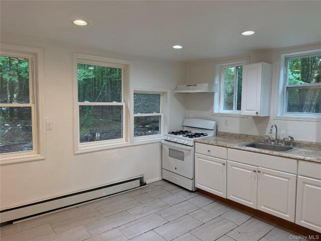 14 Maple Street E